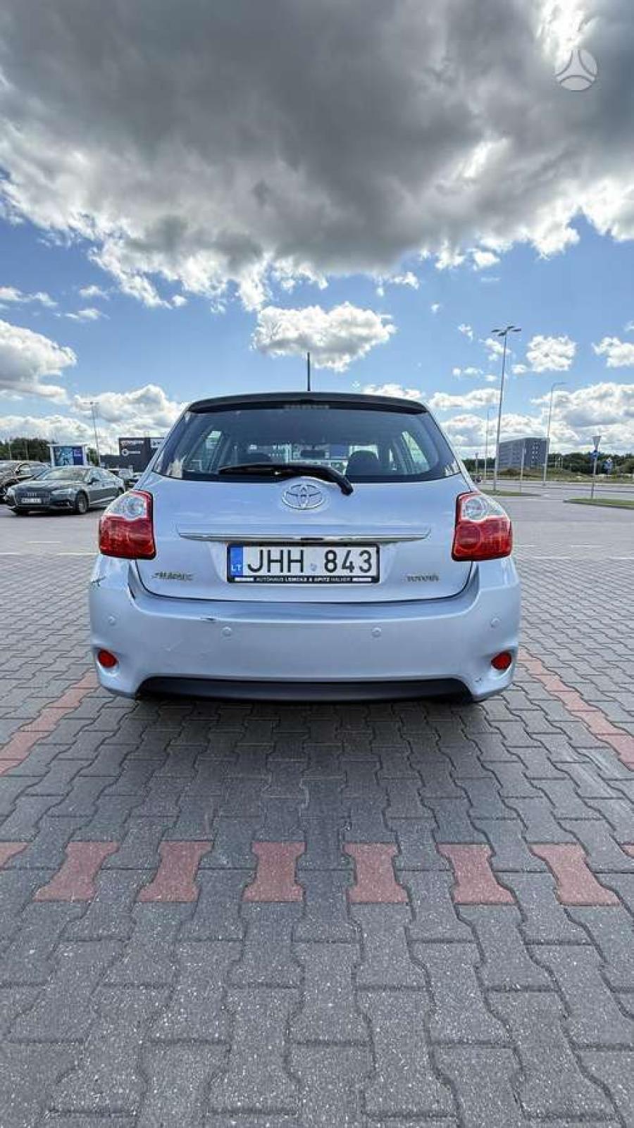 Pelēks Toyota Auris 2010 Viļņa, ar dzinēja tilpumu 1.33 L un nobraukumu 155 tūkst. km par 3499 €, foto 5 vietnē AUTOMOTO.COM.LV