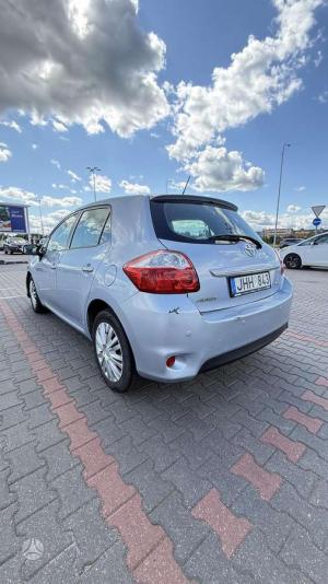 Pelēks Toyota Auris 2010 Viļņa, ar dzinēja tilpumu 1.33 L un nobraukumu 155 tūkst. km par 3499 €, foto 6 vietnē AUTOMOTO.COM.LV