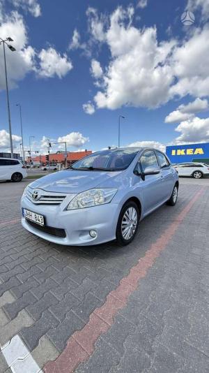 Pelēks Toyota Auris 2010 Viļņa, ar dzinēja tilpumu 1.33 L un nobraukumu 155 tūkst. km par 3499 €, foto 8 vietnē AUTOMOTO.COM.LV