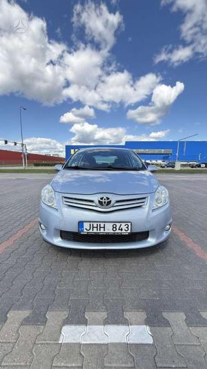 Pelēks Toyota Auris 2010 Viļņa, ar dzinēja tilpumu 1.33 L un nobraukumu 155 tūkst. km par 3499 €, foto 9 vietnē AUTOMOTO.COM.LV
