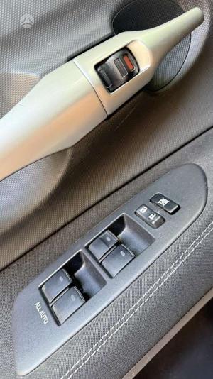 Pelēks Toyota Auris 2010 Viļņa, ar dzinēja tilpumu 1.33 L un nobraukumu 155 tūkst. km par 3499 €, foto 12 vietnē AUTOMOTO.COM.LV