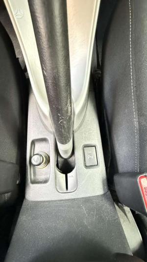 Pelēks Toyota Auris 2010 Viļņa, ar dzinēja tilpumu 1.33 L un nobraukumu 155 tūkst. km par 3499 €, foto 13 vietnē AUTOMOTO.COM.LV