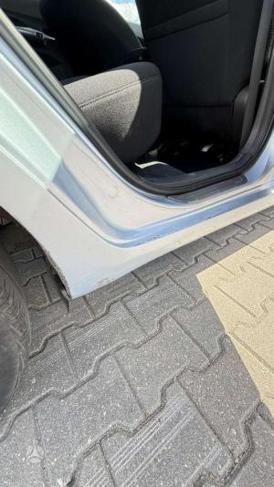 Pelēks Toyota Auris 2010 Viļņa, ar dzinēja tilpumu 1.33 L un nobraukumu 155 tūkst. km par 3499 €, foto 20 vietnē AUTOMOTO.COM.LV