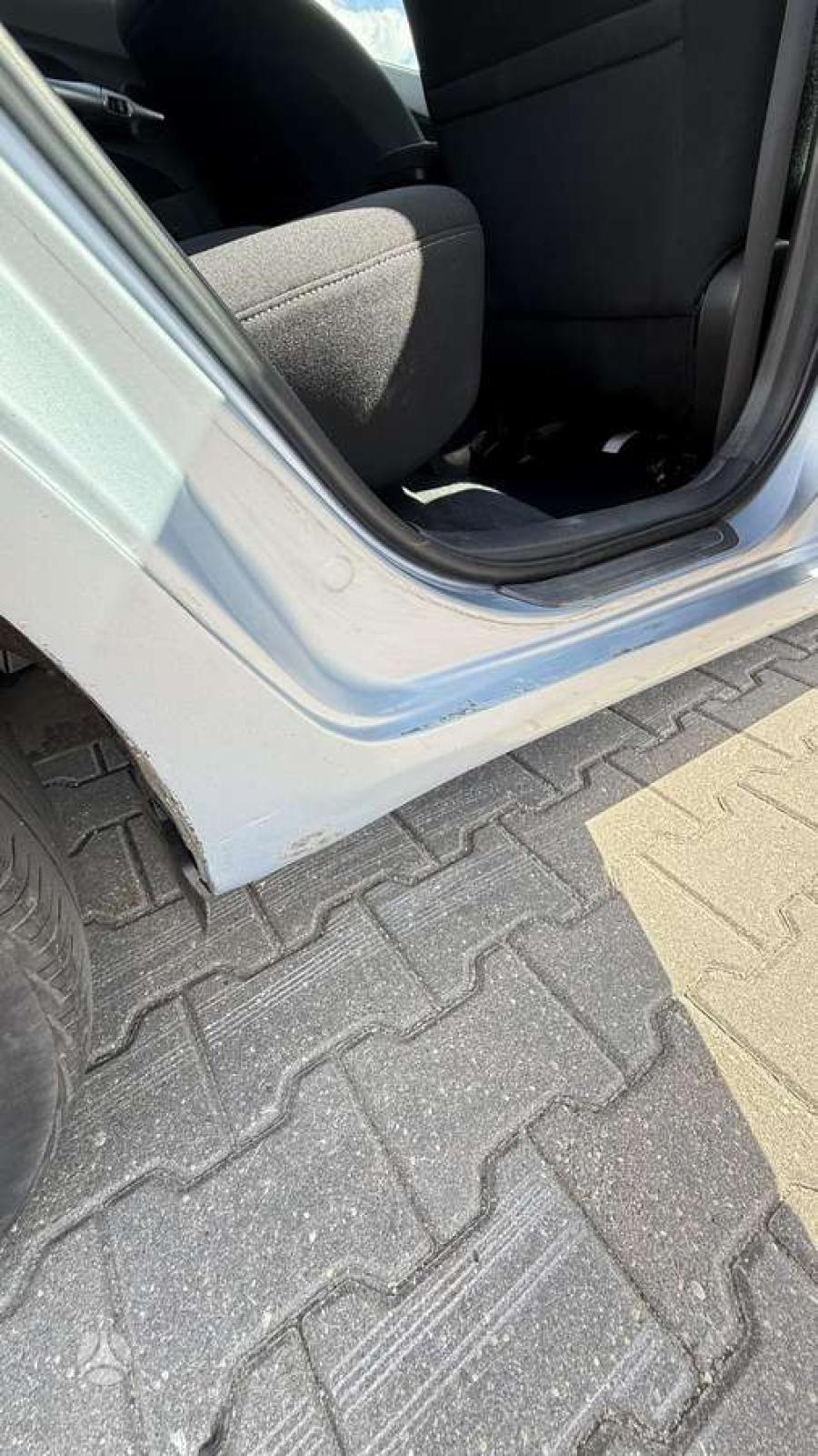 Pelēks Toyota Auris 2010 Viļņa, ar dzinēja tilpumu 1.33 L un nobraukumu 155 tūkst. km par 3499 €, foto 20 vietnē AUTOMOTO.COM.LV