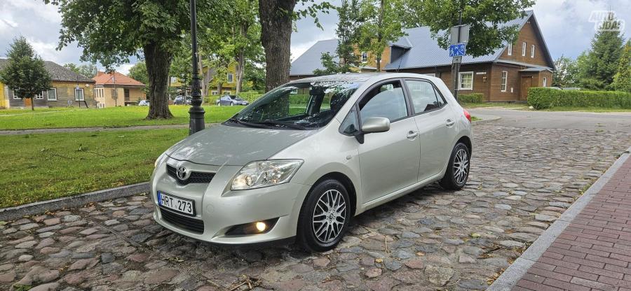 Grey Toyota Auris 2010 in Telschi, with an engine capacity of 1.40 L and mileage of 267 thousand km for 1490 €, photo 1 on AUTOMOTO.COM.LV