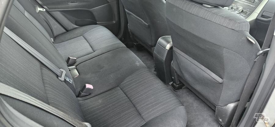 Grey Toyota Auris 2010 in Telschi, with an engine capacity of 1.40 L and mileage of 267 thousand km for 1490 €, photo 7 on AUTOMOTO.COM.LV
