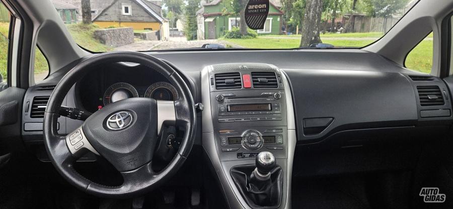 Grey Toyota Auris 2010 in Telschi, with an engine capacity of 1.40 L and mileage of 267 thousand km for 1490 €, photo 8 on AUTOMOTO.COM.LV