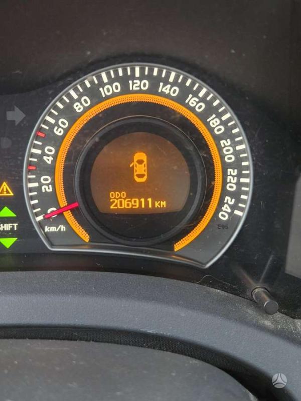 Grey Toyota Auris 2010 in Vilnius, with an engine capacity of 1.36 L and mileage of 207 thousand km for 2000 €, photo 11 on AUTOMOTO.COM.LV