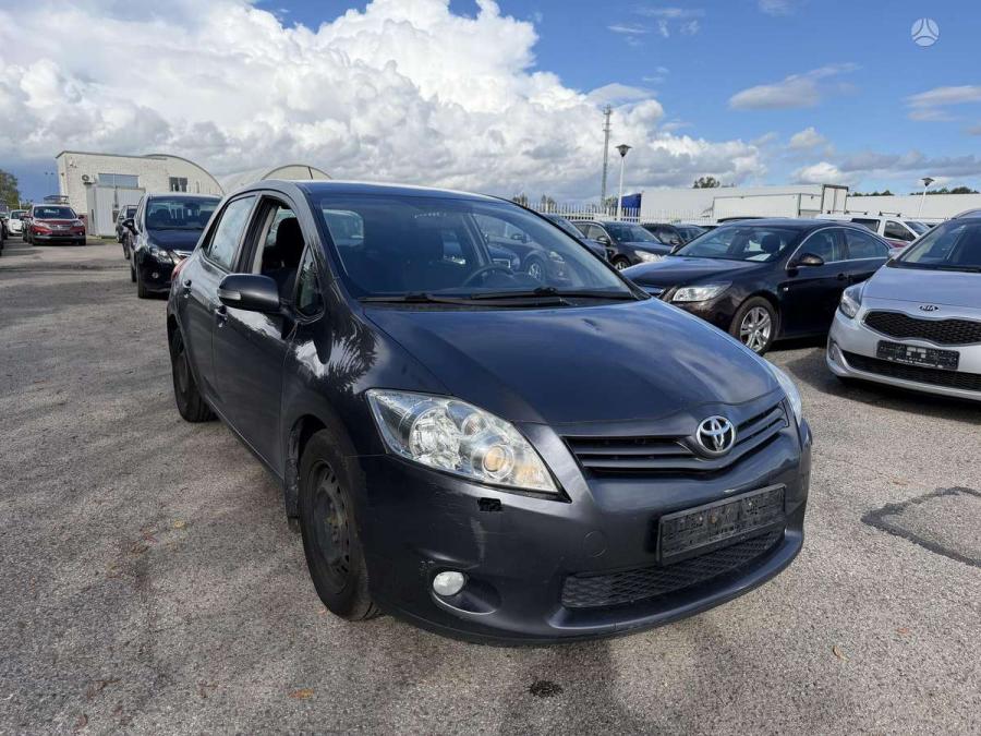 Grey Toyota Auris 2010 in Marijampole, with an engine capacity of 1.33 L and mileage of 222 thousand km for 2650 €, photo 4 on AUTOMOTO.COM.LV