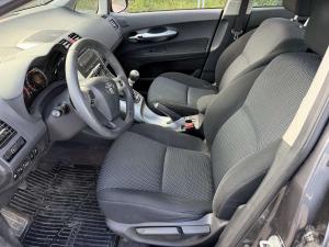 Grey Toyota Auris 2010 in Marijampole, with an engine capacity of 1.33 L and mileage of 222 thousand km for 2650 €, photo 9 on AUTOMOTO.COM.LV