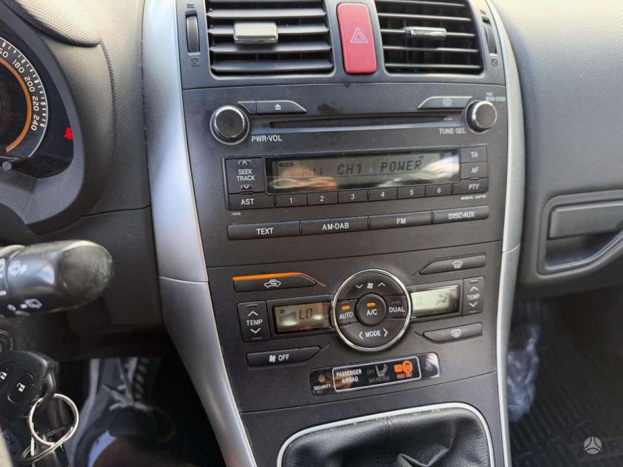 Grey Toyota Auris 2010 in Marijampole, with an engine capacity of 1.33 L and mileage of 222 thousand km for 2650 €, photo 10 on AUTOMOTO.COM.LV