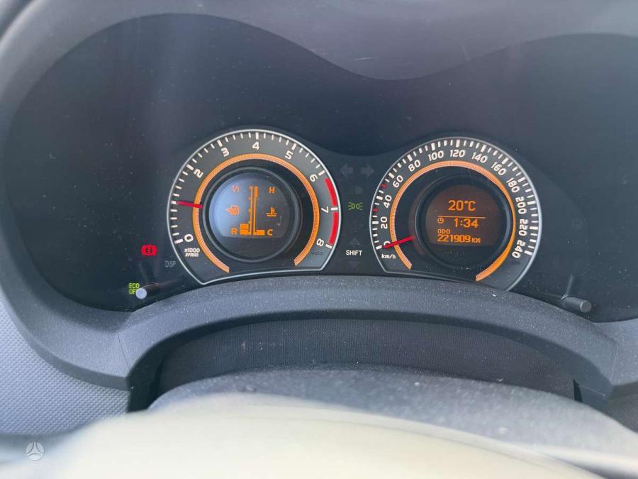 Grey Toyota Auris 2010 in Marijampole, with an engine capacity of 1.33 L and mileage of 222 thousand km for 2650 €, photo 11 on AUTOMOTO.COM.LV