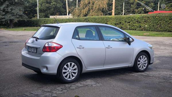 Pelēks Toyota Auris 2010 Viļņa, ar dzinēja tilpumu 1.80 L un nobraukumu 200 tūkst. km par 4300 €, foto 5 vietnē AUTOMOTO.COM.LV
