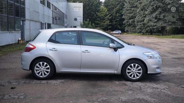 Pelēks Toyota Auris 2010 Viļņa, ar dzinēja tilpumu 1.80 L un nobraukumu 200 tūkst. km par 4300 €, foto 7 vietnē AUTOMOTO.COM.LV