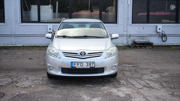Pelēks Toyota Auris 2010 Viļņa, ar dzinēja tilpumu 1.80 L un nobraukumu 200 tūkst. km par 4300 €, foto 8 vietnē AUTOMOTO.COM.LV