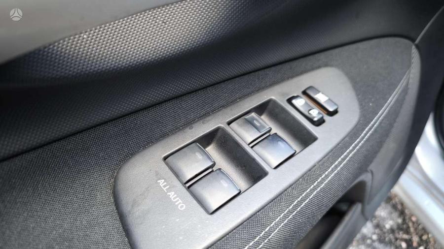 Grey Toyota Auris 2010 in Vilnius, with an engine capacity of 1.80 L and mileage of 200 thousand km for 4300 €, photo 10 on AUTOMOTO.COM.LV