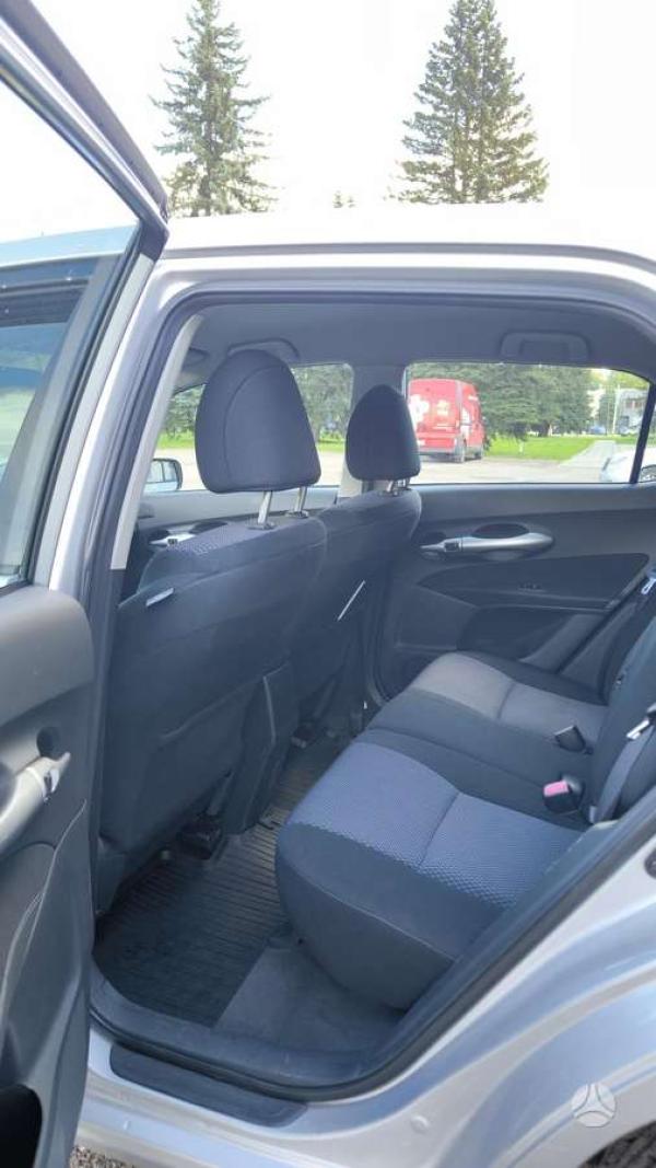 Pelēks Toyota Auris 2010 Viļņa, ar dzinēja tilpumu 1.80 L un nobraukumu 200 tūkst. km par 4300 €, foto 11 vietnē AUTOMOTO.COM.LV