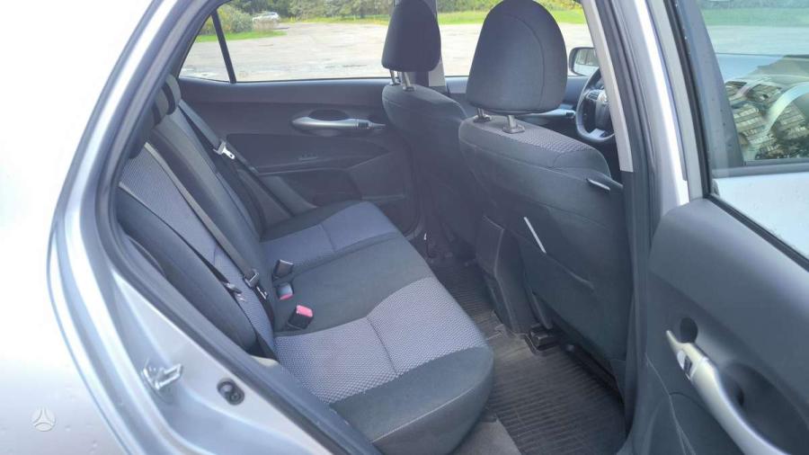 Grey Toyota Auris 2010 in Vilnius, with an engine capacity of 1.80 L and mileage of 200 thousand km for 4300 €, photo 14 on AUTOMOTO.COM.LV