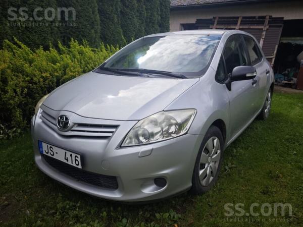 Toyota Auris 2010 in Rezekne on AUTOMOTO.COM.LV Grey Toyota Auris 2010 in Rezekne, with an engine capacity of 1.30 L and mileage of 207 thousand km for 2300 €, photo 3 on AUTOMOTO.COM.LV
