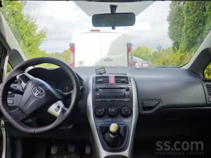 Grey Toyota Auris 2010 in Rezekne, with an engine capacity of 1.30 L and mileage of 207 thousand km for 2300 €, photo 6 on AUTOMOTO.COM.LV