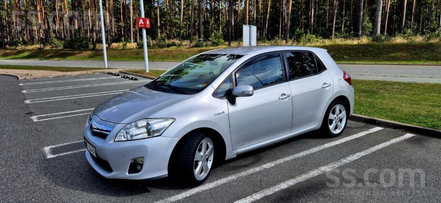 Grey Toyota Auris 2010 in Riga, with an engine capacity of 1.80 L and mileage of 272 thousand km for 5500 €, photo 7 on AUTOMOTO.COM.LV