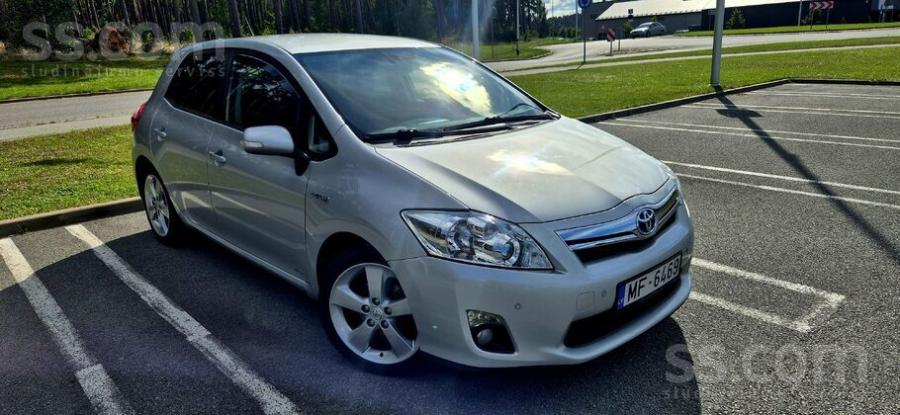 Grey Toyota Auris 2010 in Riga, with an engine capacity of 1.80 L and mileage of 272 thousand km for 5500 €, photo 8 on AUTOMOTO.COM.LV