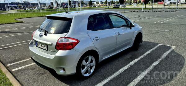 Pelēks Toyota Auris 2010 Rīga, ar dzinēja tilpumu 1.80 L un nobraukumu 272 tūkst. km par 5500 €, foto 5 vietnē AUTOMOTO.COM.LV
