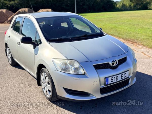 Pelēks Toyota Auris 2010 Tallina, ar dzinēja tilpumu 1.60 L un nobraukumu 73 tūkst. km par 3900 €, foto 1 vietnē AUTOMOTO.COM.LV