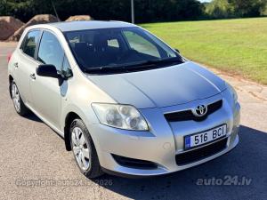 Grey Toyota Auris 2010 in Tallinn, with an engine capacity of 1.60 L and mileage of 73 thousand km for 3900 €, photo  on AUTOMOTO.COM.LV