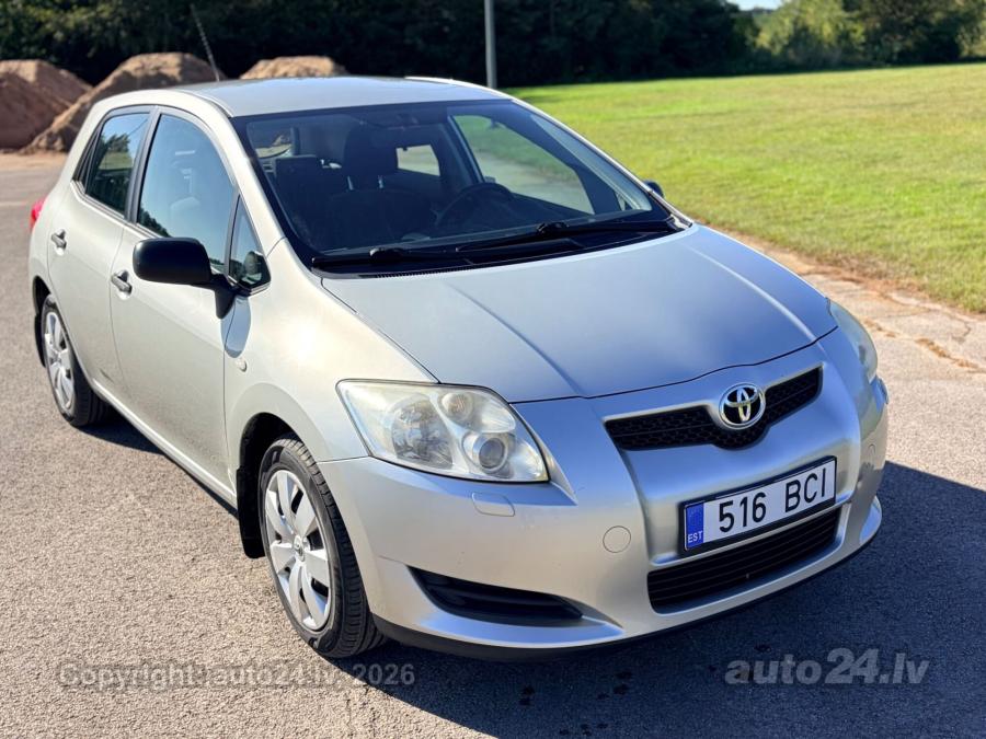 Pelēks Toyota Auris 2010 Tallina, ar dzinēja tilpumu 1.60 L un nobraukumu 73 tūkst. km par 3900 €, foto 1 vietnē AUTOMOTO.COM.LV