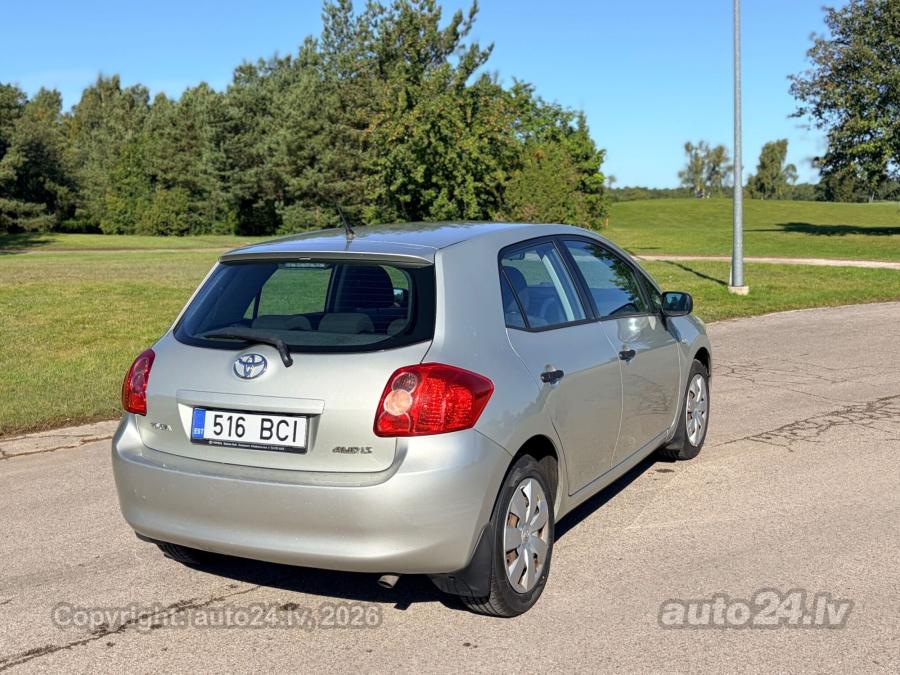 Pelēks Toyota Auris 2010 Tallina, ar dzinēja tilpumu 1.60 L un nobraukumu 73 tūkst. km par 3900 €, foto 3 vietnē AUTOMOTO.COM.LV