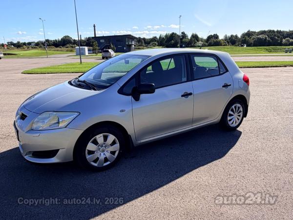 Pelēks Toyota Auris 2010 Tallina, ar dzinēja tilpumu 1.60 L un nobraukumu 73 tūkst. km par 3900 €, foto 4 vietnē AUTOMOTO.COM.LV