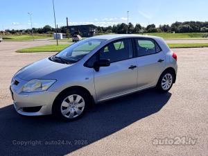 Pelēks Toyota Auris 2010 Tallina, ar dzinēja tilpumu 1.60 L un nobraukumu 73 tūkst. km par 3900 €, foto 4 vietnē AUTOMOTO.COM.LV