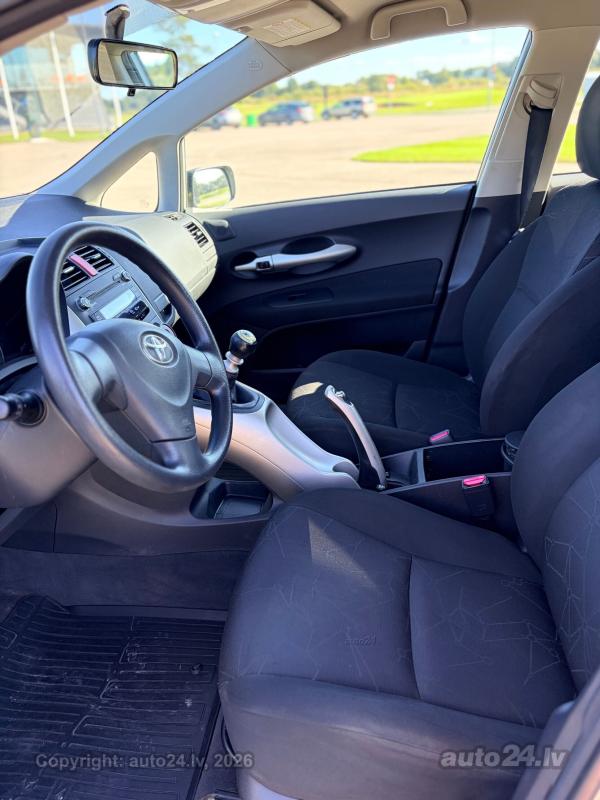 Pelēks Toyota Auris 2010 Tallina, ar dzinēja tilpumu 1.60 L un nobraukumu 73 tūkst. km par 3900 €, foto 9 vietnē AUTOMOTO.COM.LV