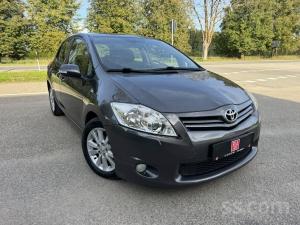 Grey Toyota Auris 2010 in Ogre, with an engine capacity of 2.00 L and mileage of 191 thousand km for 4800 €, photo  on AUTOMOTO.COM.LV