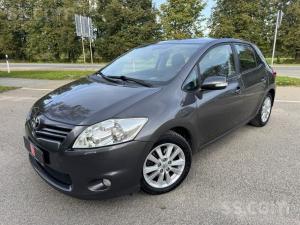 Grey Toyota Auris 2010 in Ogre, with an engine capacity of 2.00 L and mileage of 191 thousand km for 4800 €, photo 5 on AUTOMOTO.COM.LV