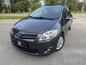 Grey Toyota Auris 2010 in Ogre, with an engine capacity of 2.00 L and mileage of 191 thousand km for 4800 €, photo 6 on AUTOMOTO.COM.LV