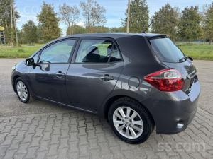 Grey Toyota Auris 2010 in Ogre, with an engine capacity of 2.00 L and mileage of 191 thousand km for 4800 €, photo 7 on AUTOMOTO.COM.LV