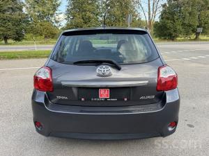 Grey Toyota Auris 2010 in Ogre, with an engine capacity of 2.00 L and mileage of 191 thousand km for 4800 €, photo 8 on AUTOMOTO.COM.LV