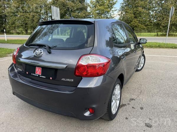 Pelēks Toyota Auris 2010 Ogre, ar dzinēja tilpumu 2.00 L un nobraukumu 191 tūkst. km par 4800 €, foto 9 vietnē AUTOMOTO.COM.LV