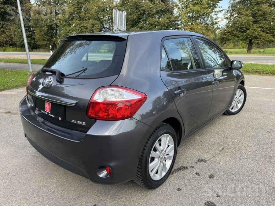 Grey Toyota Auris 2010 in Ogre, with an engine capacity of 2.00 L and mileage of 191 thousand km for 4800 €, photo 10 on AUTOMOTO.COM.LV