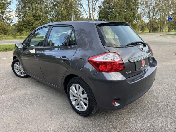Pelēks Toyota Auris 2010 Ogre, ar dzinēja tilpumu 2.00 L un nobraukumu 191 tūkst. km par 4800 €, foto 11 vietnē AUTOMOTO.COM.LV