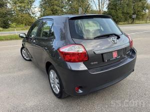 Grey Toyota Auris 2010 in Ogre, with an engine capacity of 2.00 L and mileage of 191 thousand km for 4800 €, photo 12 on AUTOMOTO.COM.LV