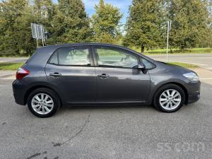 Grey Toyota Auris 2010 in Ogre, with an engine capacity of 2.00 L and mileage of 191 thousand km for 4800 €, photo 13 on AUTOMOTO.COM.LV