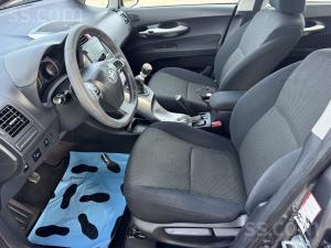Grey Toyota Auris 2010 in Ogre, with an engine capacity of 2.00 L and mileage of 191 thousand km for 4800 €, photo 17 on AUTOMOTO.COM.LV