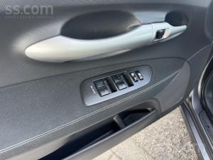Grey Toyota Auris 2010 in Ogre, with an engine capacity of 2.00 L and mileage of 191 thousand km for 4800 €, photo 19 on AUTOMOTO.COM.LV