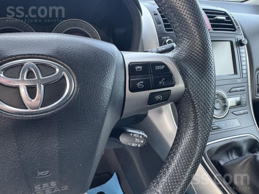 Grey Toyota Auris 2010 in Ogre, with an engine capacity of 2.00 L and mileage of 191 thousand km for 4800 €, photo 22 on AUTOMOTO.COM.LV