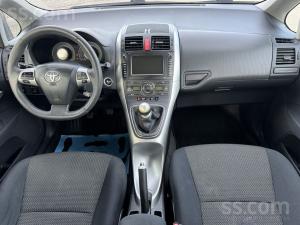 Grey Toyota Auris 2010 in Ogre, with an engine capacity of 2.00 L and mileage of 191 thousand km for 4800 €, photo 23 on AUTOMOTO.COM.LV
