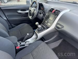 Grey Toyota Auris 2010 in Ogre, with an engine capacity of 2.00 L and mileage of 191 thousand km for 4800 €, photo 25 on AUTOMOTO.COM.LV
