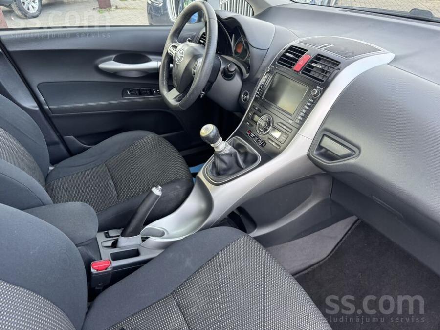 Grey Toyota Auris 2010 in Ogre, with an engine capacity of 2.00 L and mileage of 191 thousand km for 4800 €, photo 25 on AUTOMOTO.COM.LV